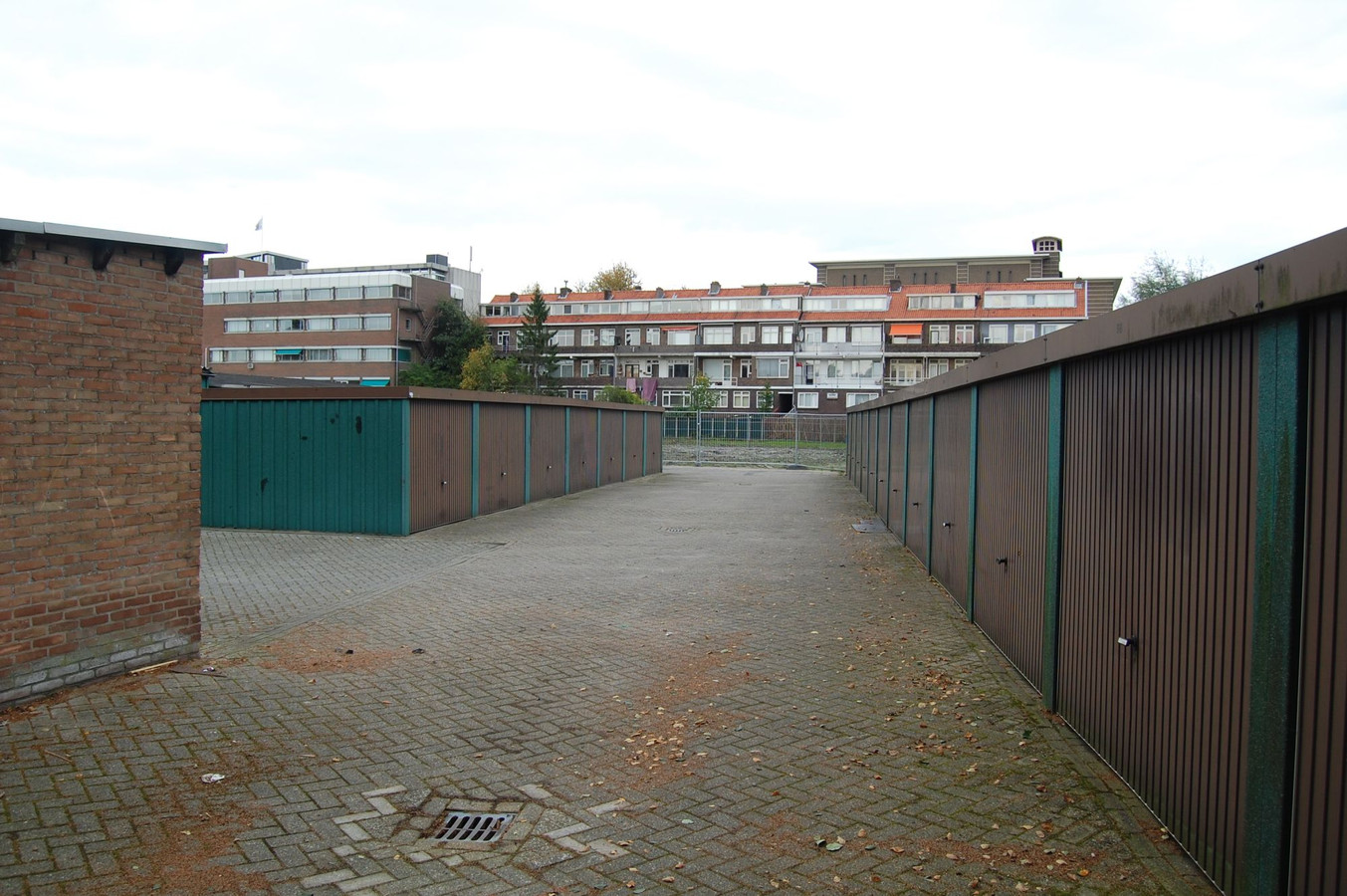 Ruim veertig omwonenden zijn overlast van garages beu: ‘Hele dag last ...
