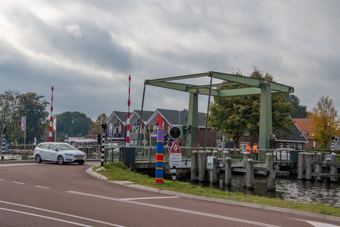 Veilig vrijliggend fietspad voor fietsers tussen Daarle en Daarlerveen ...