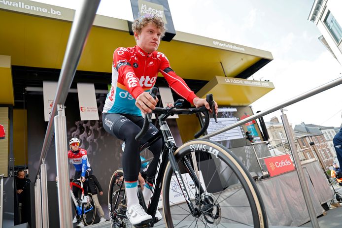 Lennert Van Eetvelt rijdt eerste koers na maand op non-actief: “Die ...