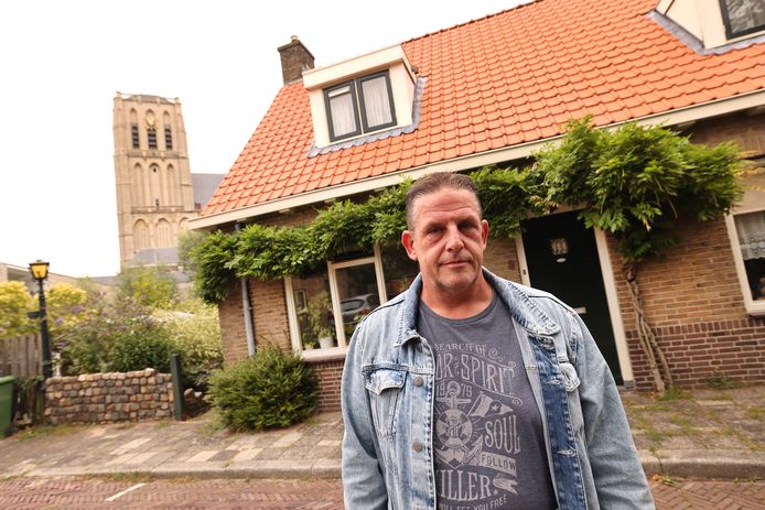 Sven wordt uit het huis van zijn moeder gezet na jarenlange mantelzorg ...