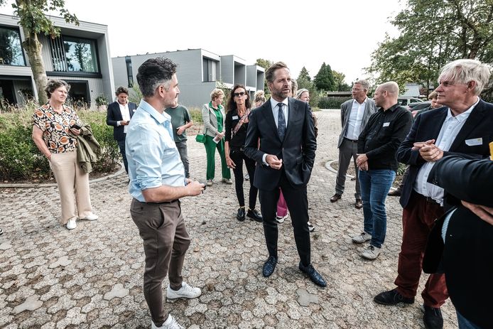 Deze gloednieuwe wijk imponeert minister De Jonge: ‘Met crush op ...