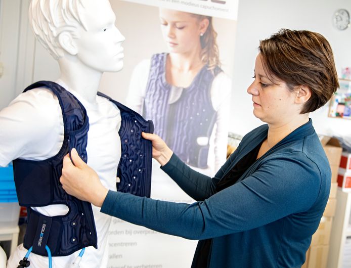 Strak ‘prikkel’ vest van Squease in Eindhoven gaat de wereld over | Economie | ed.nl