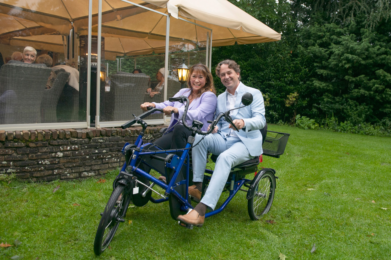 Burgemeesters bewijzen het op feestje Rotaryclub: de nieuwe duofiets ... Burgemeesters bewijzen het op feestje Rotaryclub: de nieuwe duofiets ...