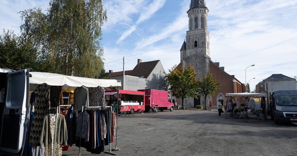 Amper nog drietal kramen op Schelse markt: “We zitten in vicieuze ...