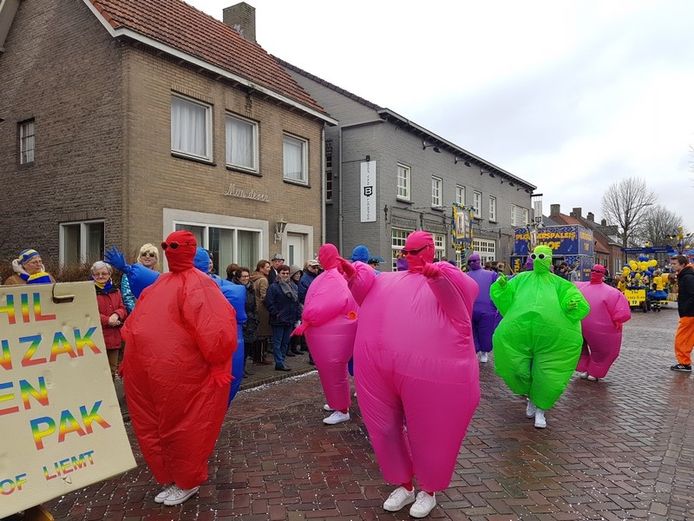 Uitslag | Kleine pareltjes tussen het bonkende geweld tijdens de ...