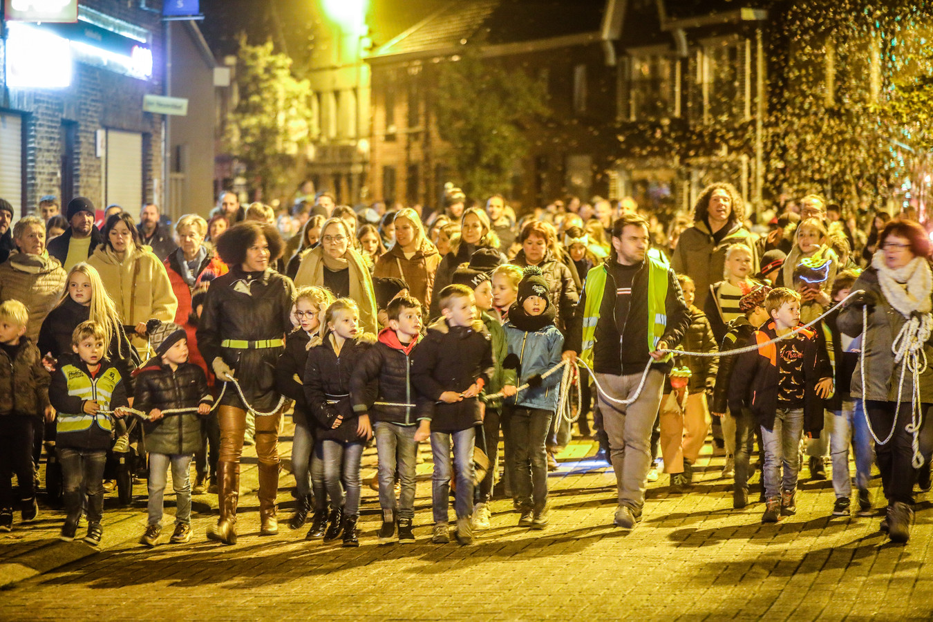 IN BEELD. Bietenstoet en onthulling van Sint-Maartensbeeld in Ichtegem ...