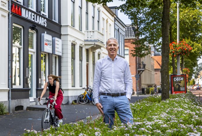 Rob (63) verkocht 40 jaar terug nog met moeite een bouwval in Utrecht ...