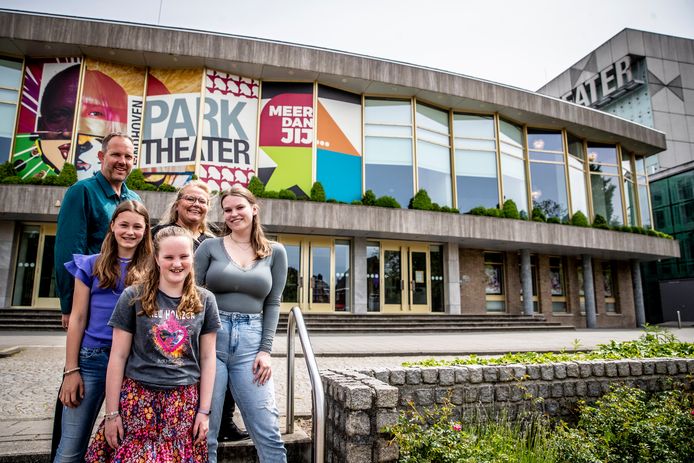 ‘Theaterkoor Nutsz, dat is gewoon kneitergoed’ | Helmond | ed.nl