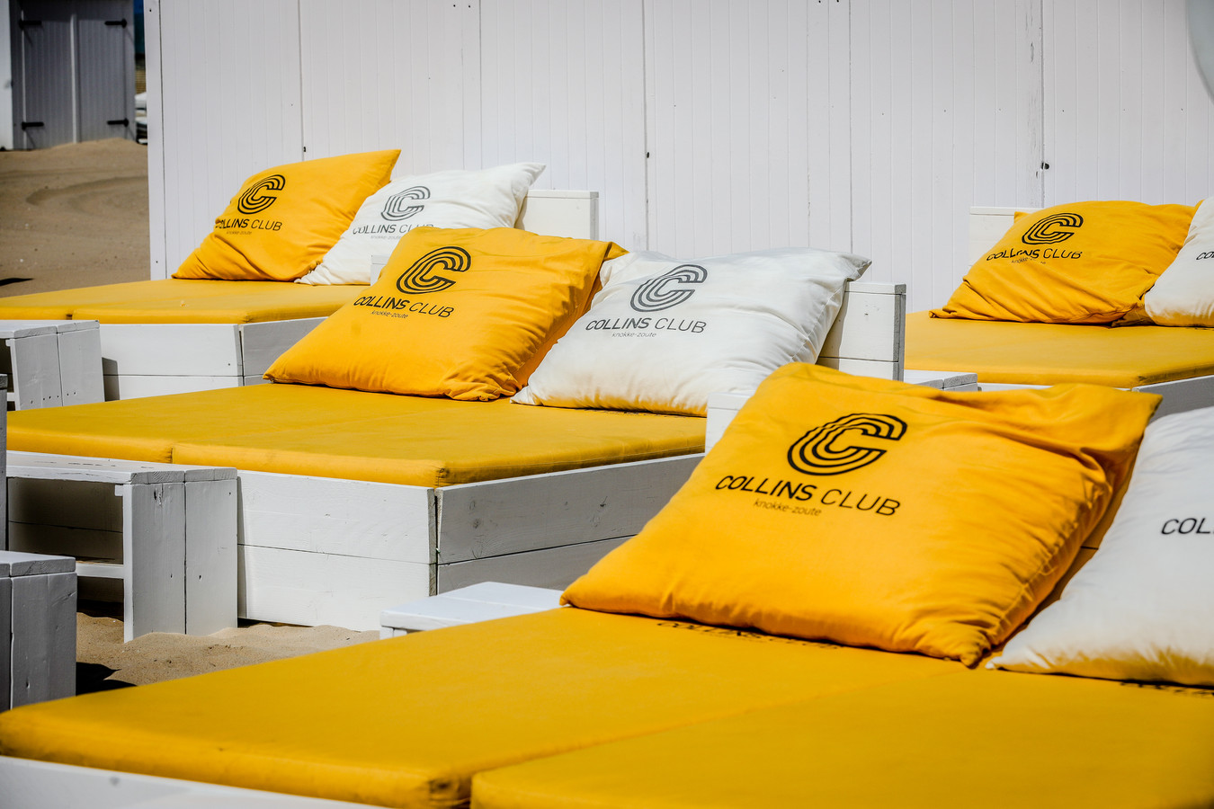 BEACHBAR(-O-METER). Welkom in Collins Club, een vleugje Ibiza in Knokke ...