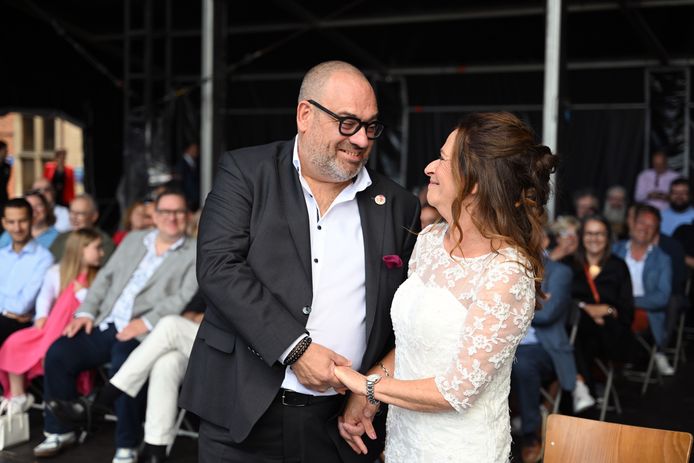 Erik De Rop (Café Bardot) belooft grote liefde Els Bielen eeuwige trouw ...