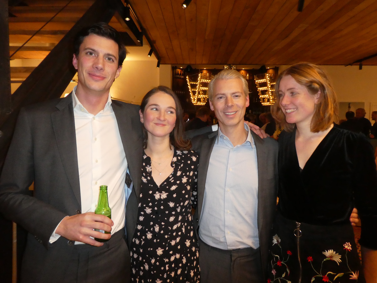 Overleven op een boekpresentatie over overleven in crisistijd | Foto ...