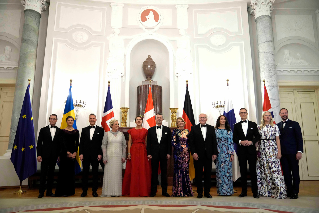 Charles een zeldzame keer zonder maatpak en stropdas, Leonormania ...