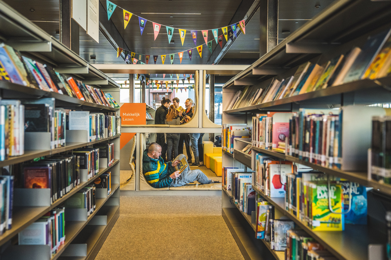 Circusartiesten experimenteren in bibliotheek De Krook: “Ze oefenen ook ...