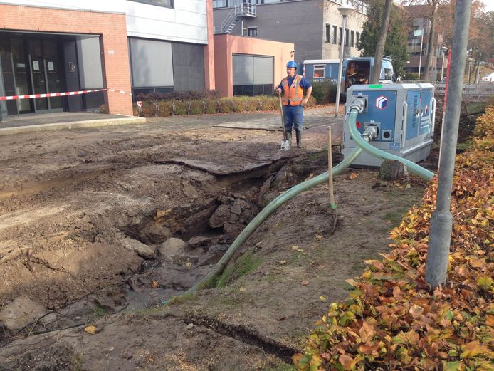 Veel wateroverlast na gesprongen waterleiding in Eindhoven, reparatie ...