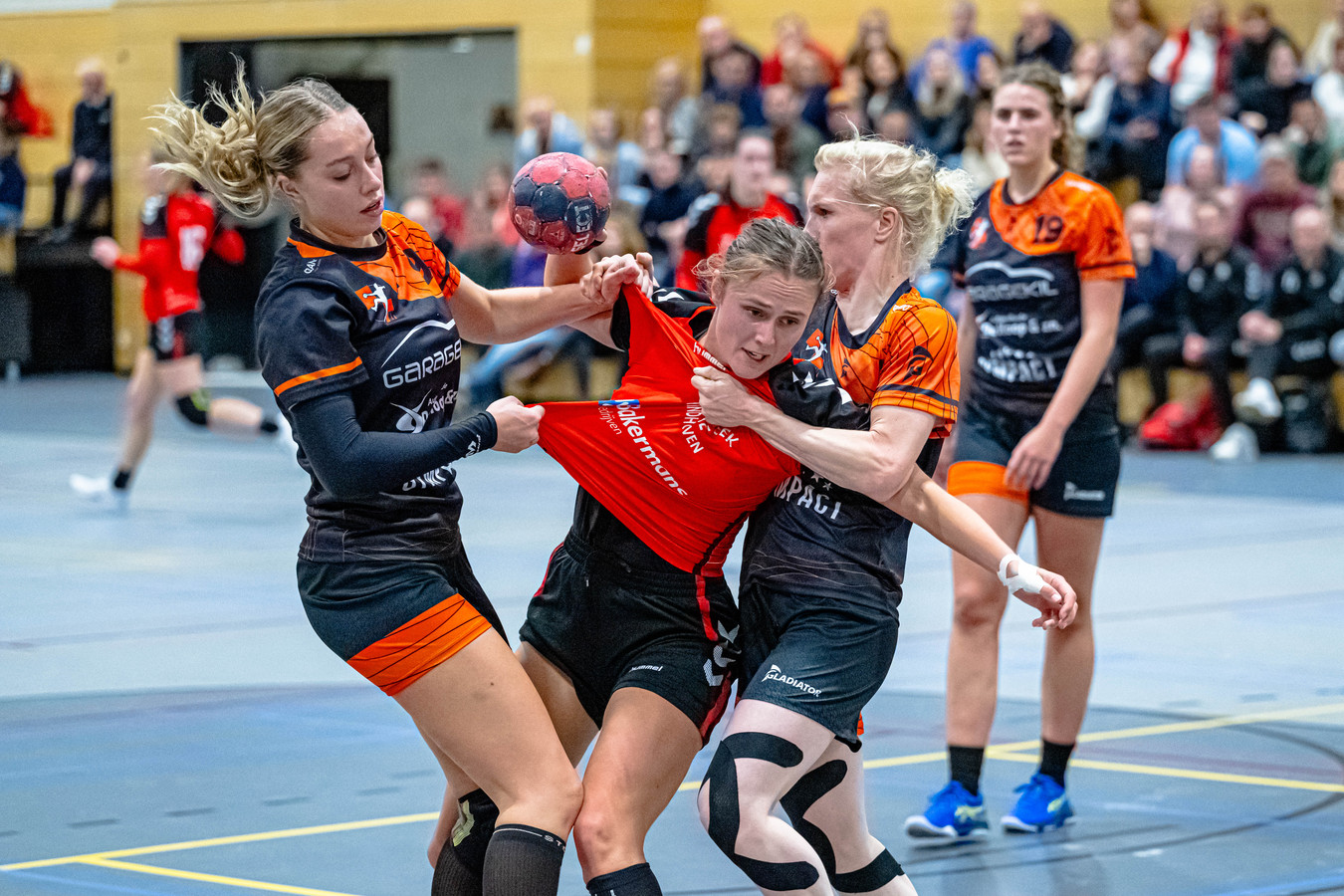 Voormalig landskampioene helpt handbalsters PSV in gevecht tegen ...