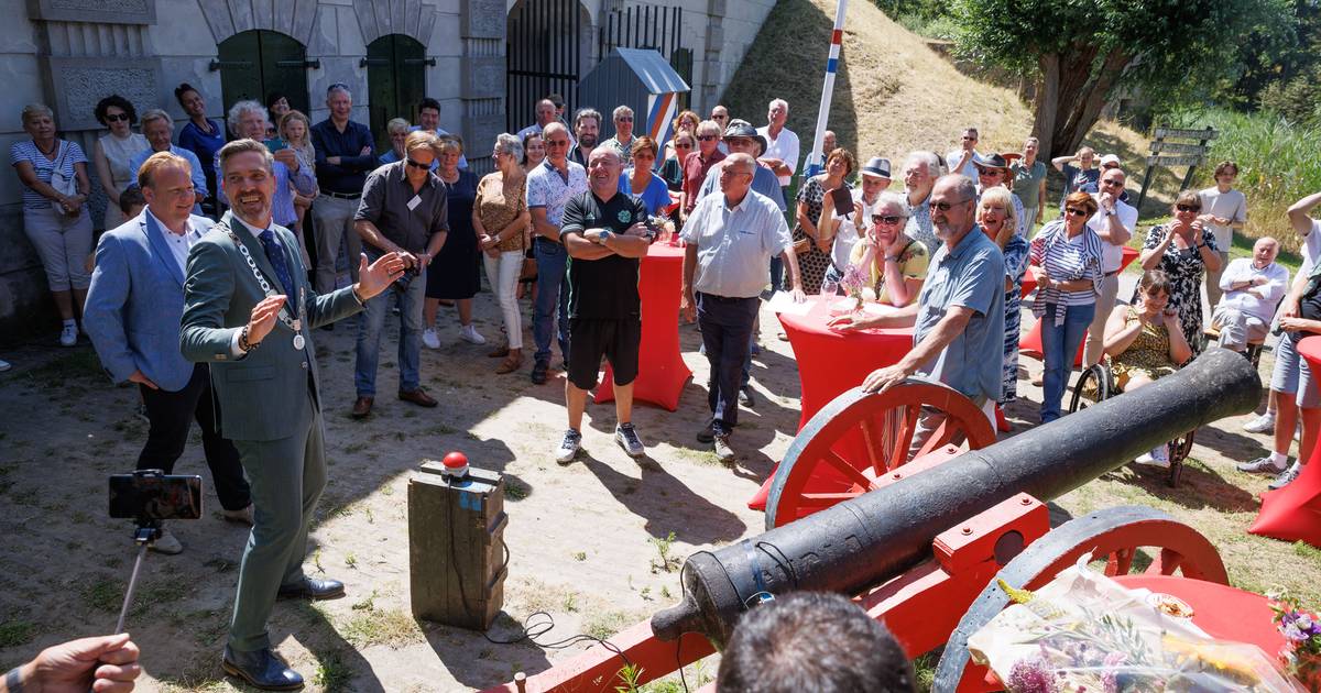 ‘Napoleon’ opent poortgebouw Fort Sabina officieel: ‘Een fort als dit ...