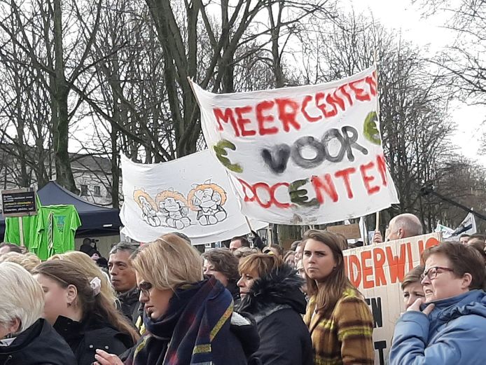 Leraren gaan na de zomer staken | Binnenland | AD.nl