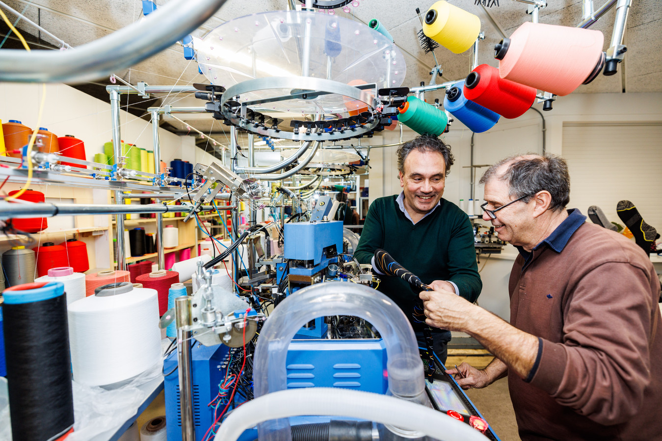 Tilburgse ‘sokkenondernemer’ haalt met pitch bij Dragons’ Den 275.000 ...