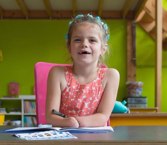 Audrey (7) krijgt kunsthandjes die op echte handen lijken | Lier | hln.be