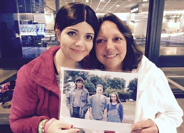 Moeder luistert via borstkas van Jennifer naar hartslag van overleden zoon