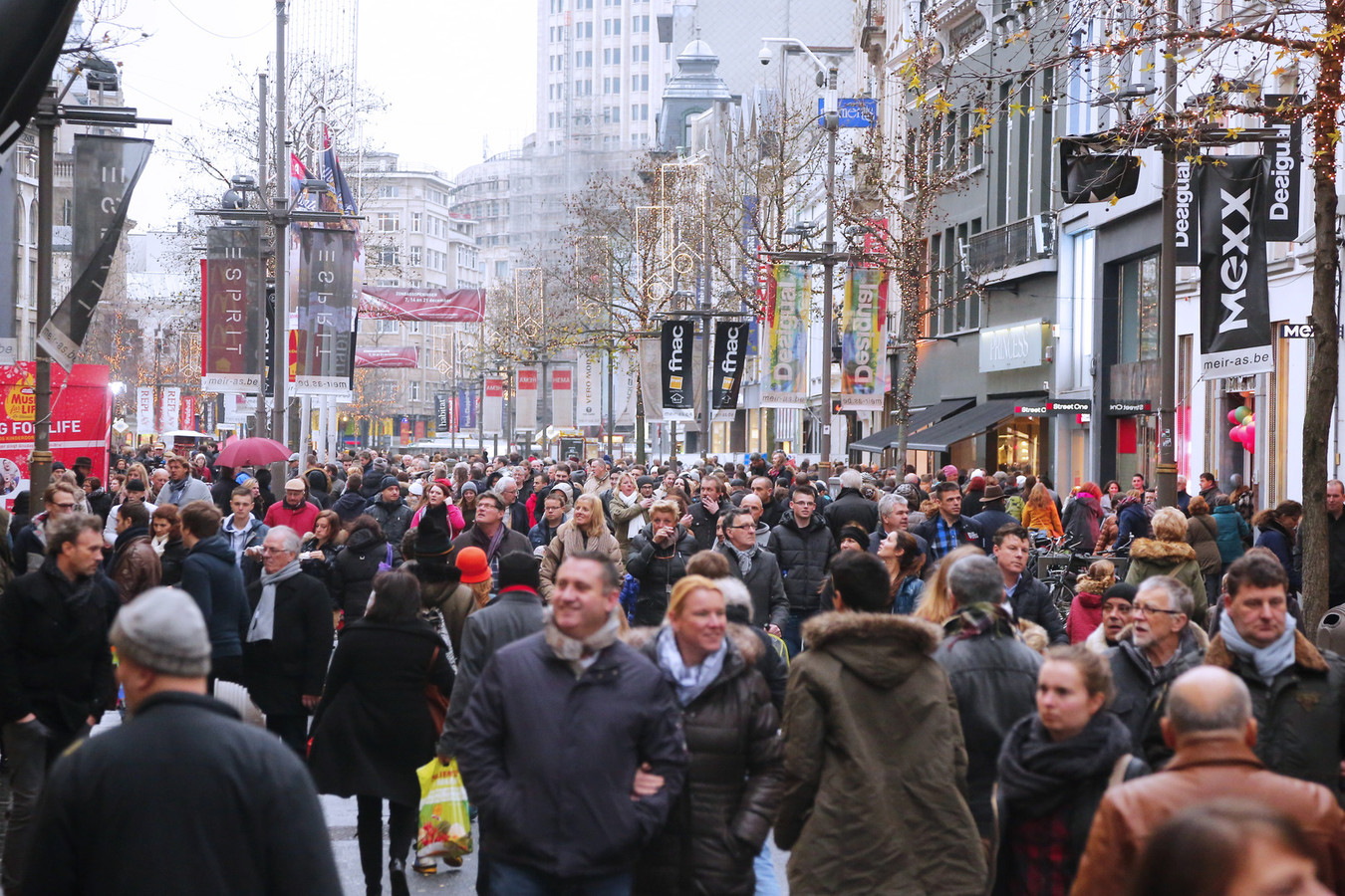 Antwerpse Meir wordt voor één dag de langste catwalk ooit | Foto | hln.be