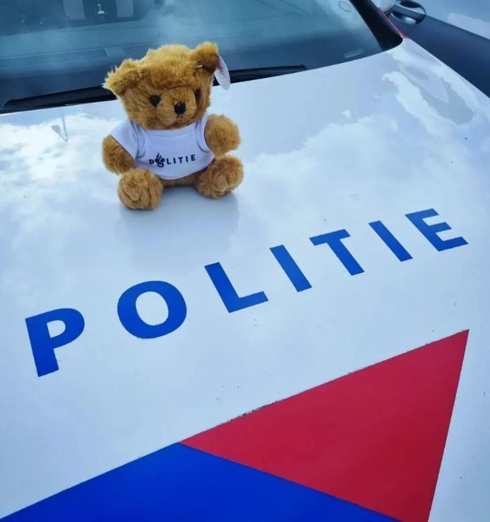 Vader met 2-jarig zoontje meermaals over de kop bij ongeluk in Sliedrecht, politie geeft een ...