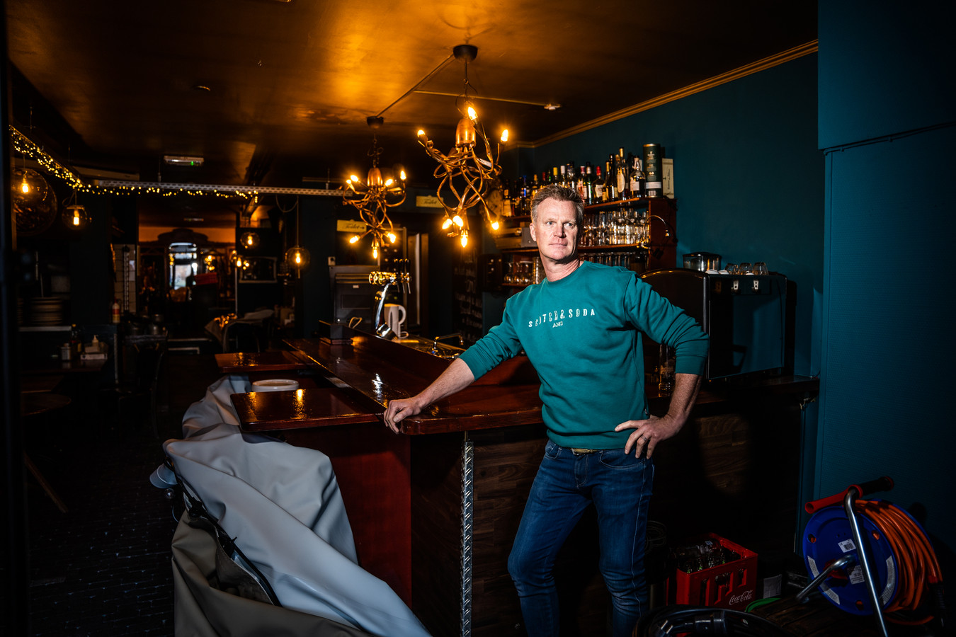 Horeca dicht ,dus werken kroegbazen nu als elektricien of bingomaster ...