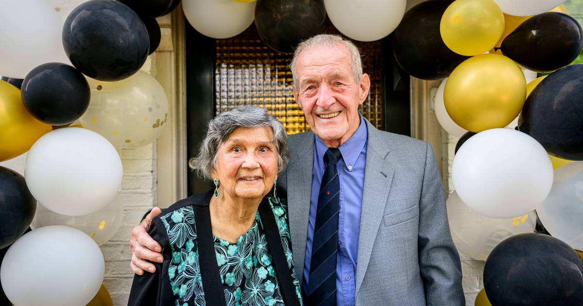 Na hun ontmoeting op een bruiloft trouwen Yvonne en Frits in de ...