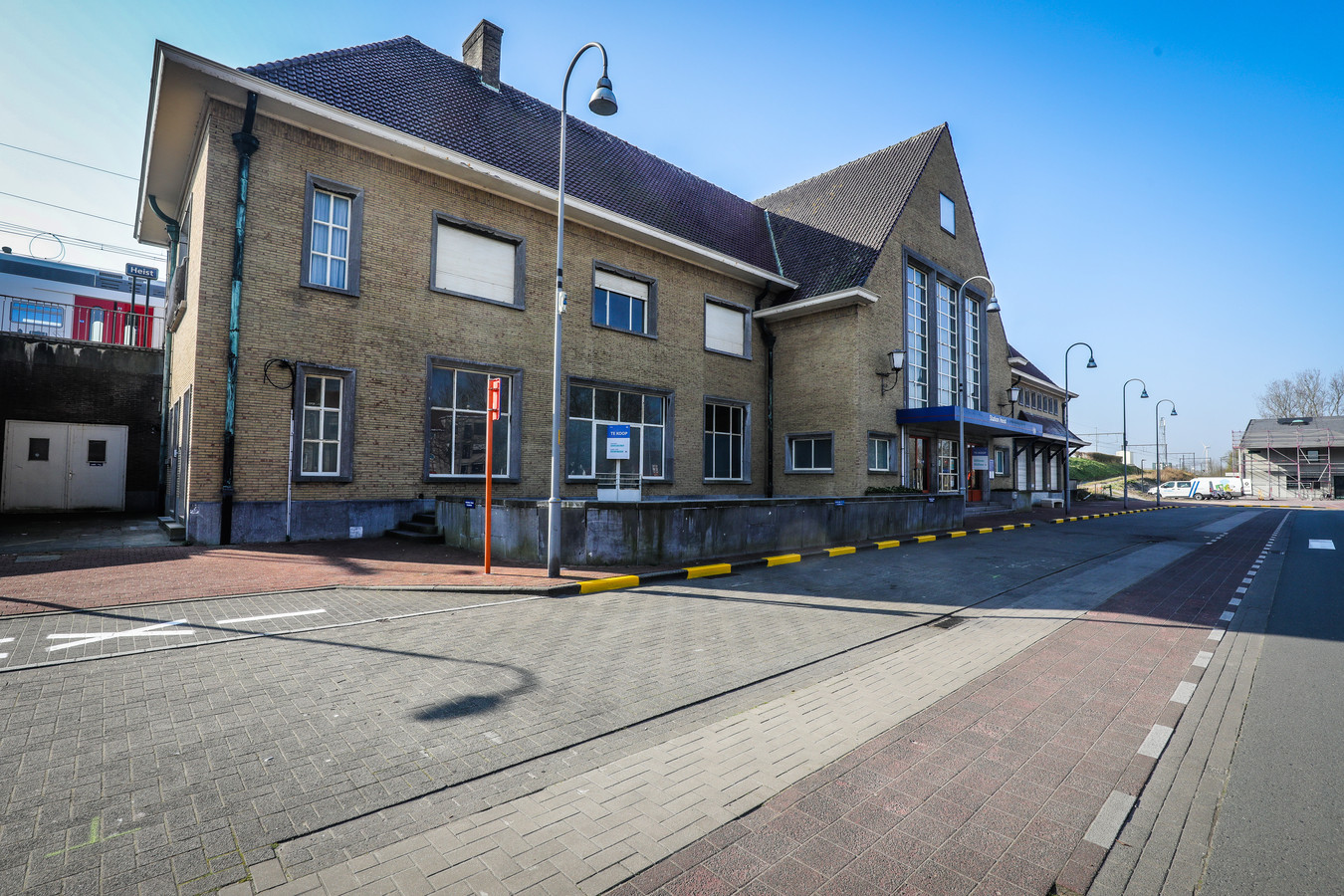 Knokke-Heist wordt nieuwe eigenaar van leegstaand stationsgebouw Heist: “Treinstation zal ...