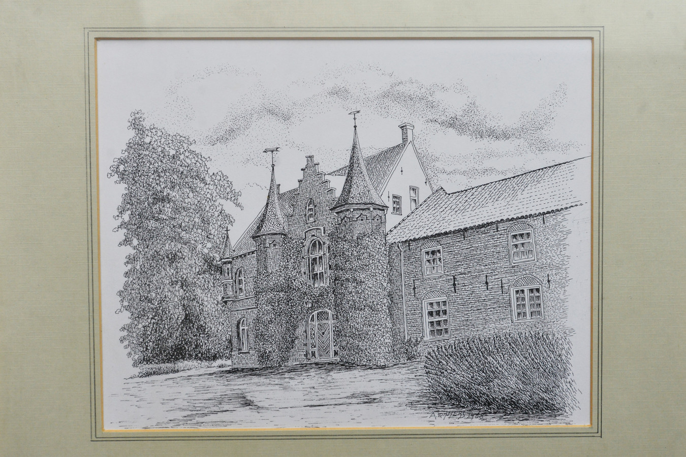 Het Roze Kasteel is niet roze (meer), het is ook helemaal geen kasteel ...