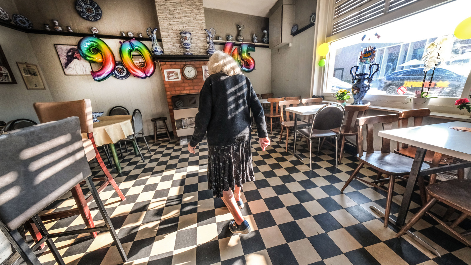 Albertine (90) staat al 45 jaar achter de toog van ‘t Saske: “De ...