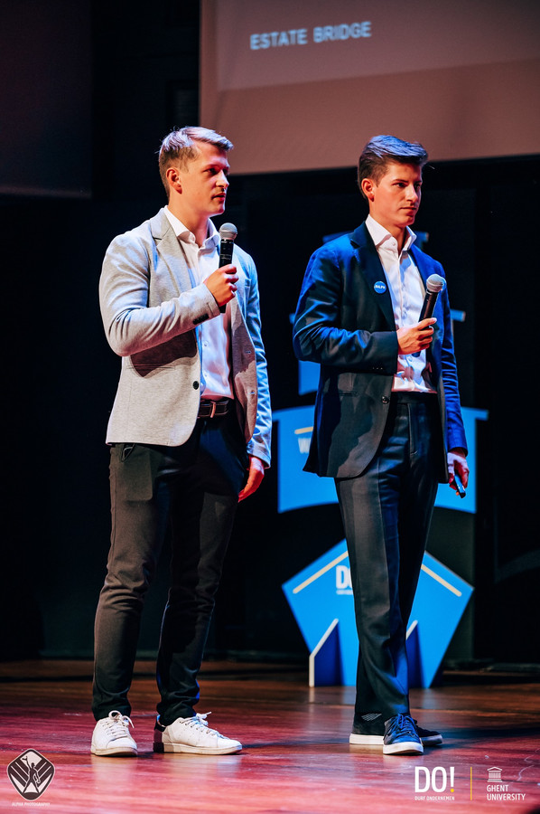 Terwijl hij miljoenenvilla’s verkoopt in Marbella, lanceert Ralph (25 ...