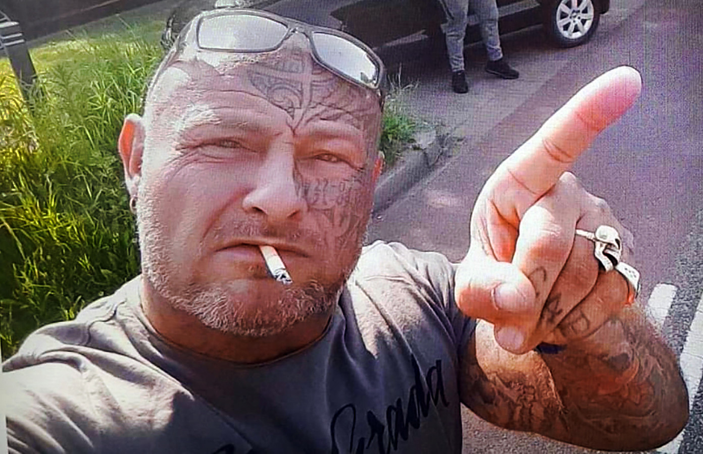 Auto Errol Janssen na moord Karel Pronk bij clubhuis Hells Angels in ...