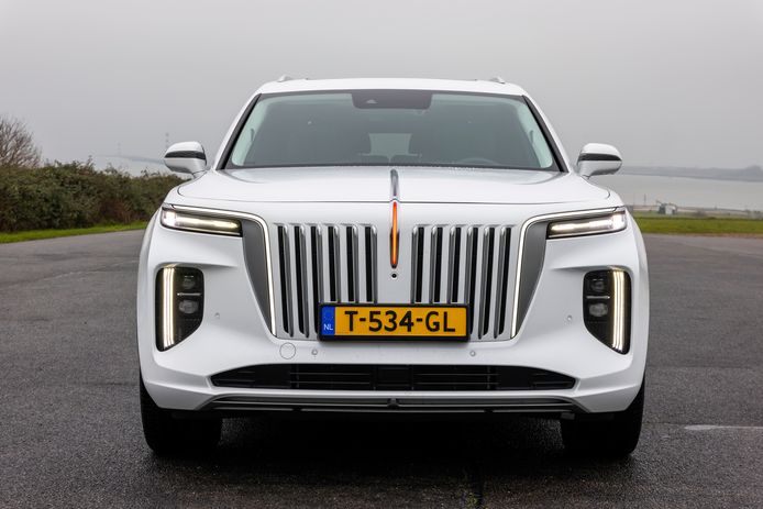 Tweede model van Chinees automerk Hongqi is een sedan | Auto | AD.nl