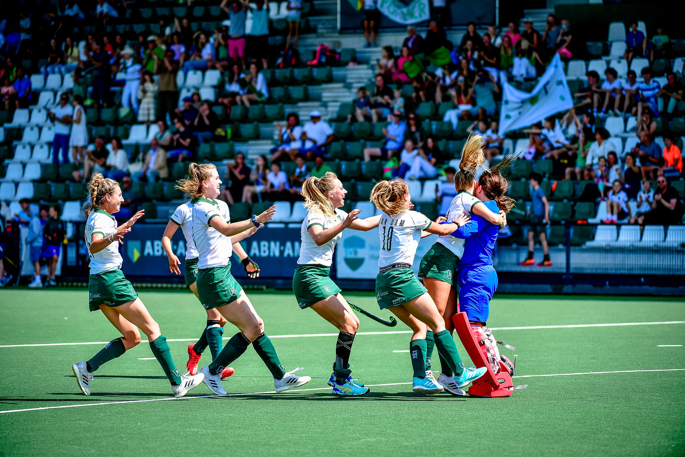 Hockeysters Rotterdam na tien jaar terug in hoofdklasse: ‘Het is zo ...