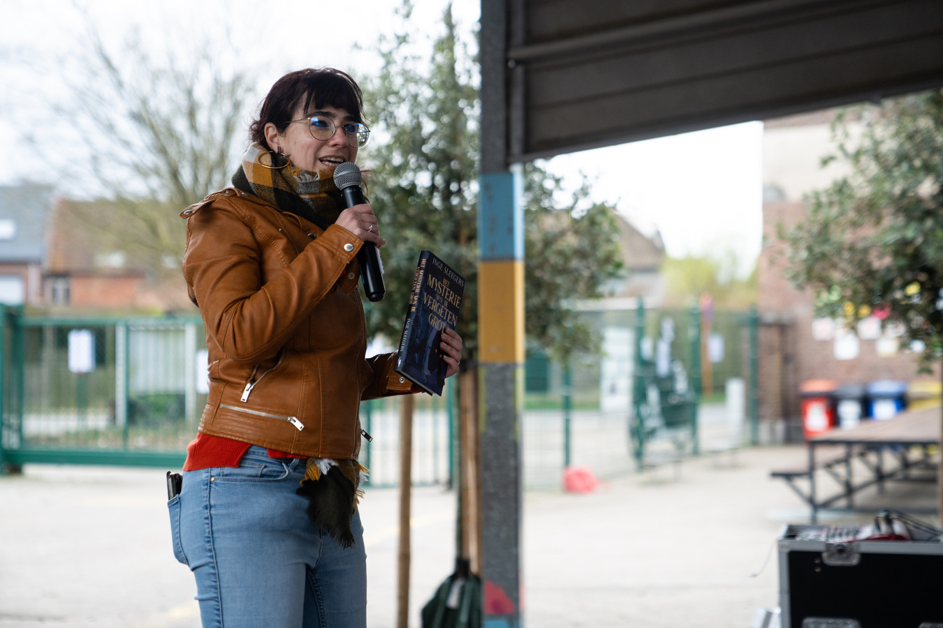 Inge Sleegers (40) schreef haar eerste jeugdboek samen met leerlingen ...