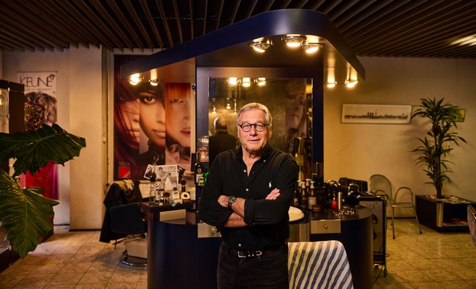 Ooit was Max (78) de beste kapper van Nederland. Na 62 jaar knippen ...