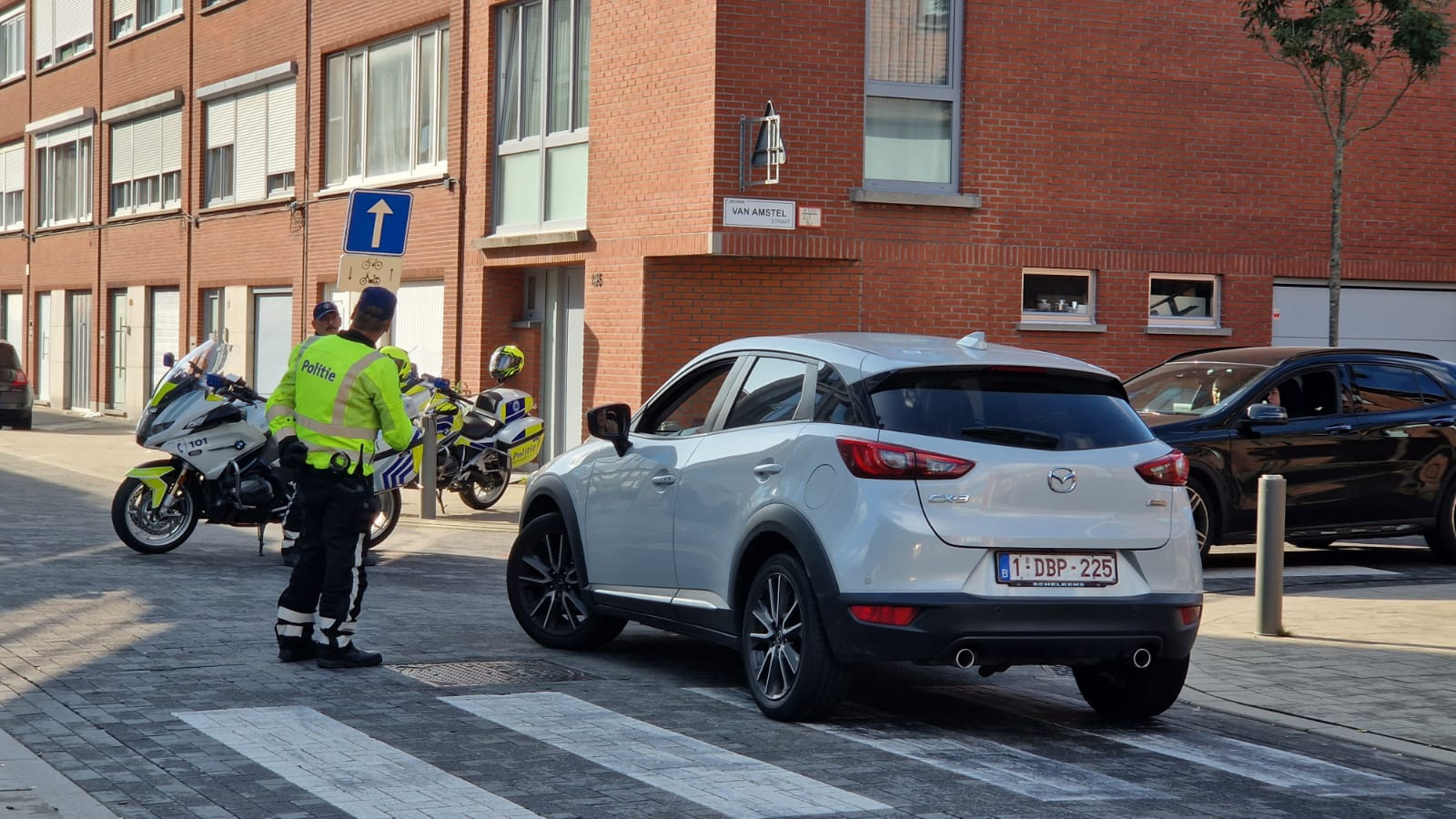 Vrouw (26) komt om bij zware woningbrand in Deurne | Foto | hln.be