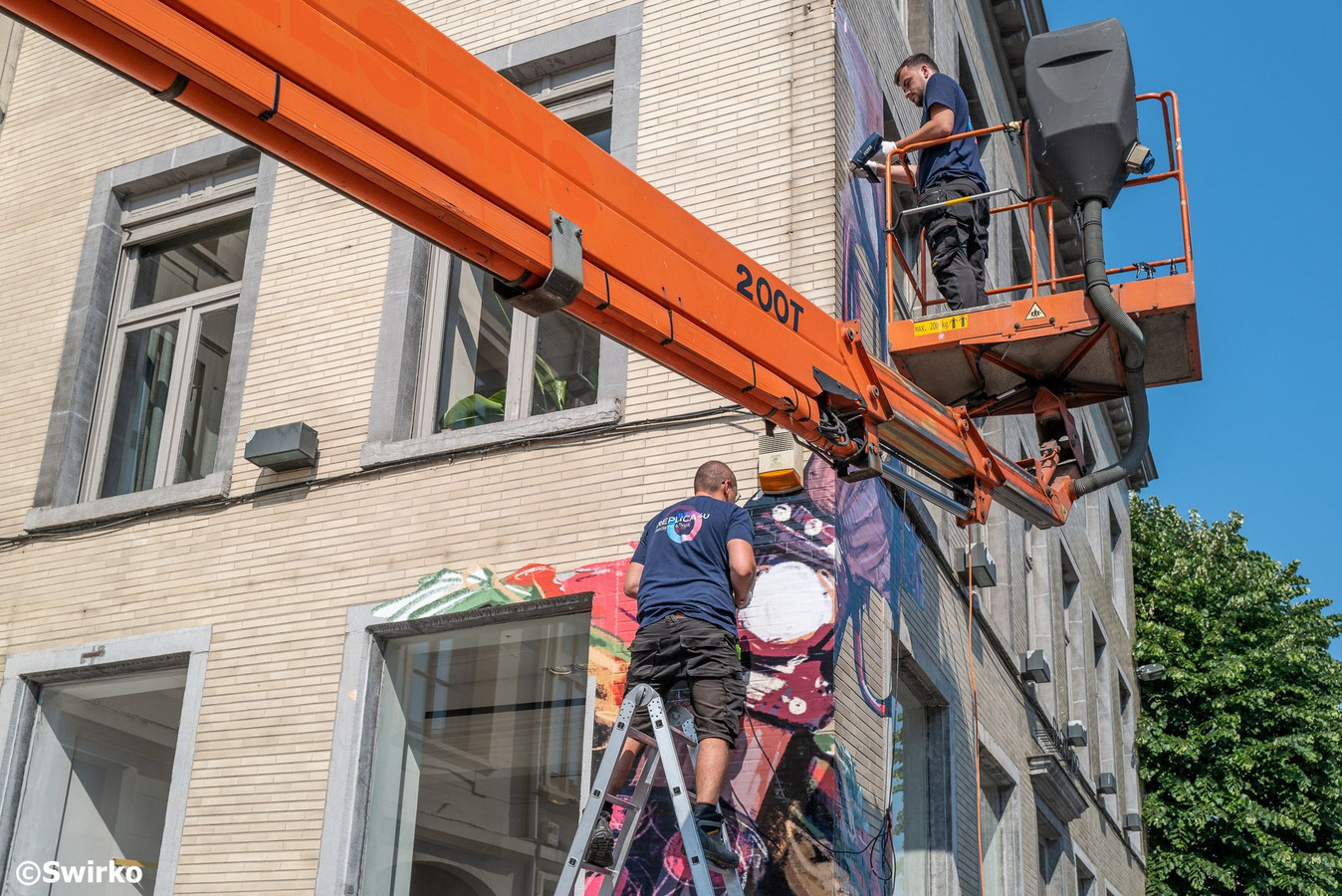 Tekenaar Tim Acke exposeert bij Pastoor: “Vijftig werken in houtskool ...