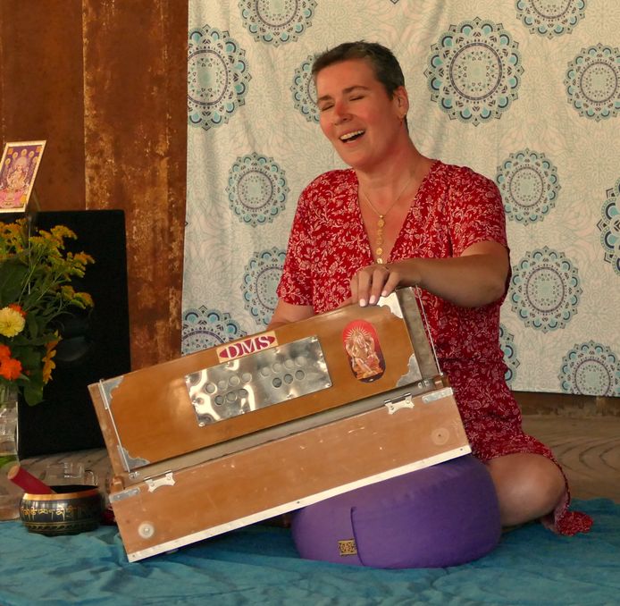 Hindoeïstische rust tijdens Deurnes carnaval: mantraconcert van Carla ...