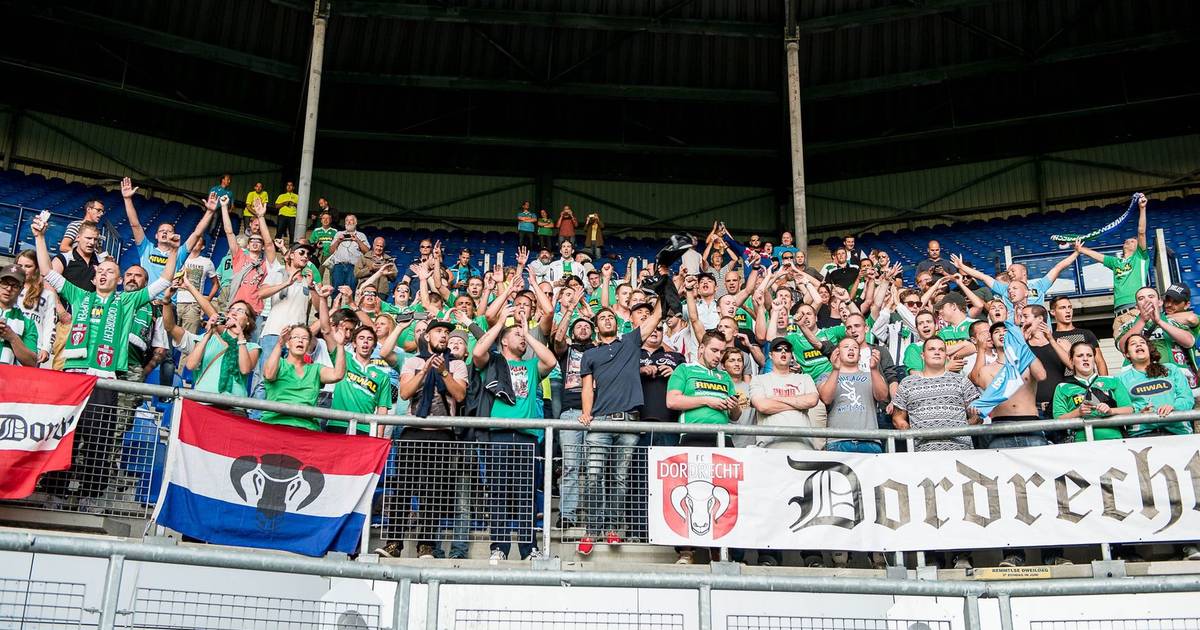 Harde kern FC Dordrecht roept supporters op zich te gedragen ...