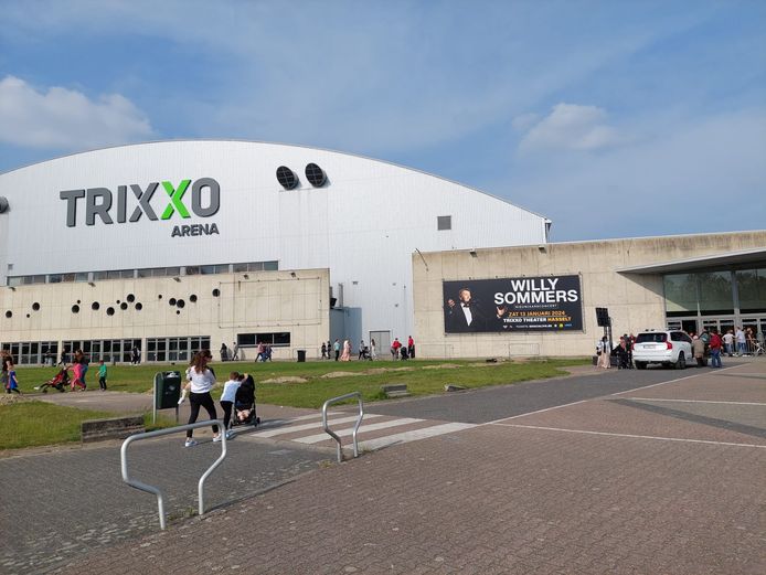 Massale opkomst voor Turkse verkiezingen in Trixxo Arena: “Ik hoop ...