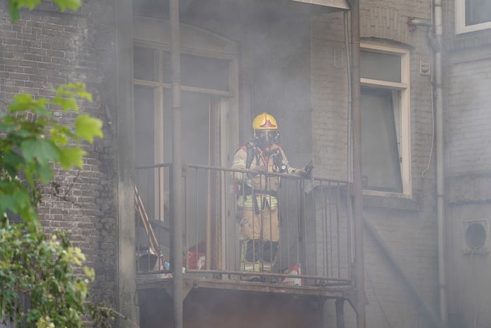 Grote brand in meerdere woningen Rotterdam-Zuid | Rotterdam | AD.nl