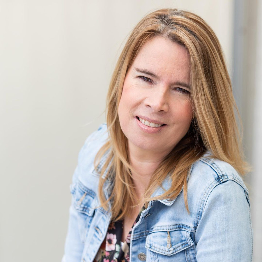 Marijn (48) die vorig jaar alle coronamopperaars stil kreeg, is ...