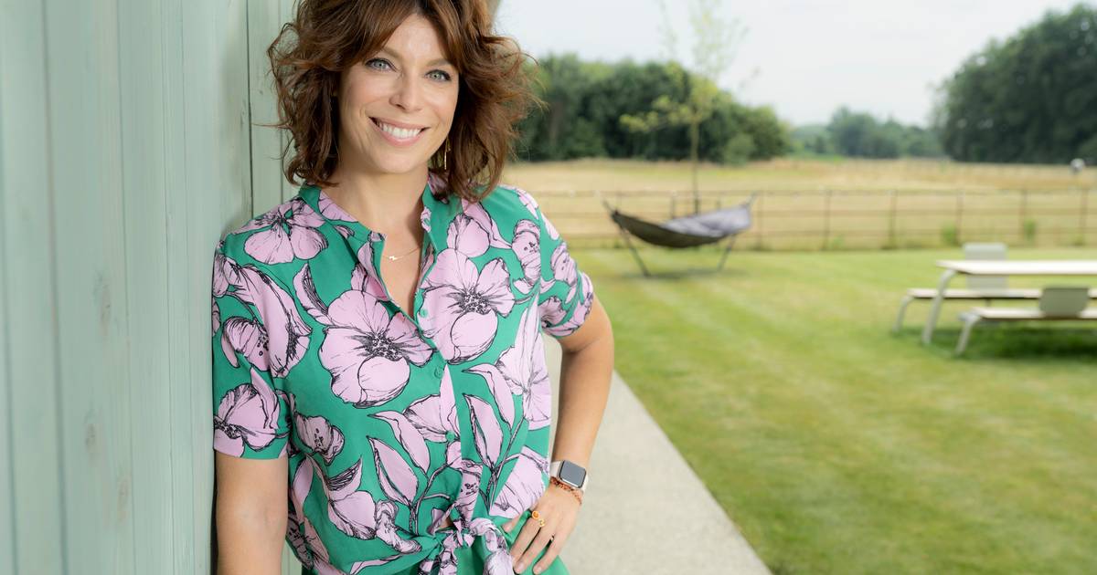 BINNENKIJKEN. Evy Gruyaert laat alle stress van zich afglijden in haar ...