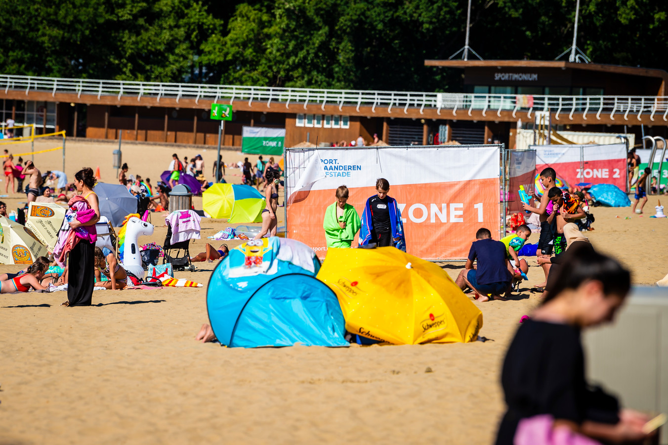 Laat die hittegolf maar komen! Strand van Hofstade loopt vol | Foto ...