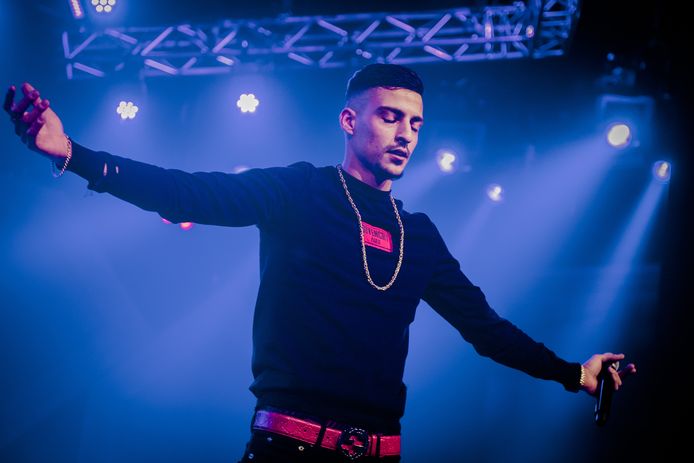 Rapper Boef 'verloot' grappig cadeau onder Instagram-volgers | Showbizz ...