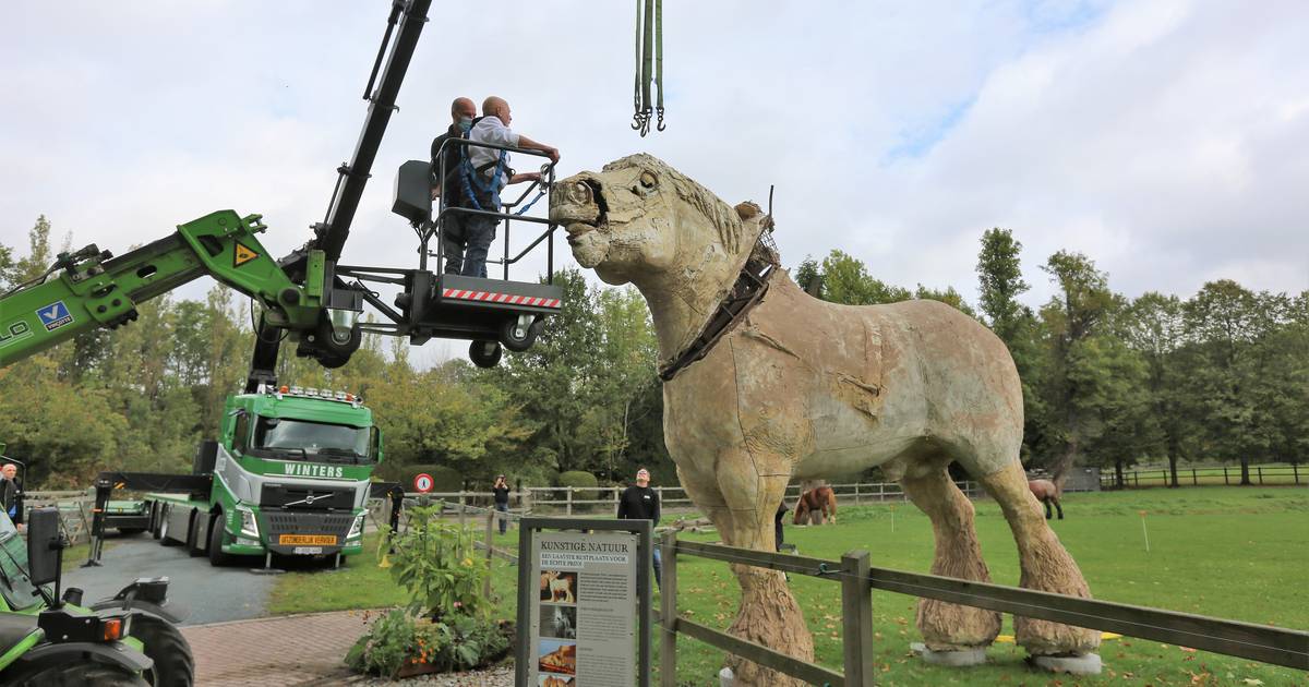 Kolossale Prins krijgt laatste rustplaats: Koenraad Tinel (86) verklapt ...