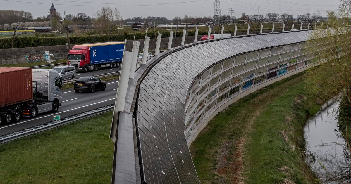 Zonnepanelen op geluidschermen? Langs de A12 tussen Veenendaal en ...