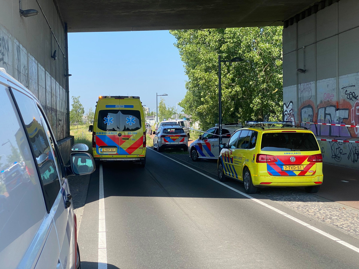 Hulpdiensten uitgerukt voor reanimatie in Breda, Oosterhoutse Busbaan ...